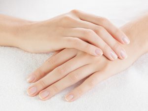 10 warning signs your fingernails are giving you - Easy Health Options®