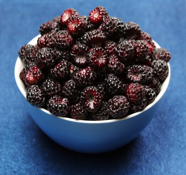 Eat this summer berry to soothe skin rashes - Easy Health Options®