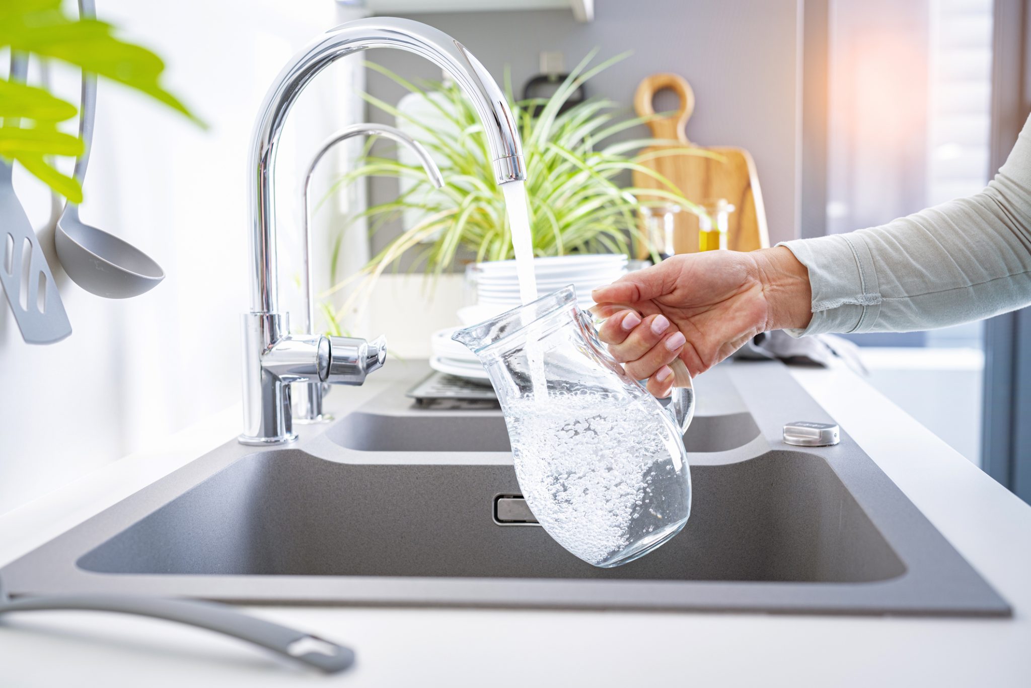 Remove microplastics from water in your own kitchen - Easy Health Options®